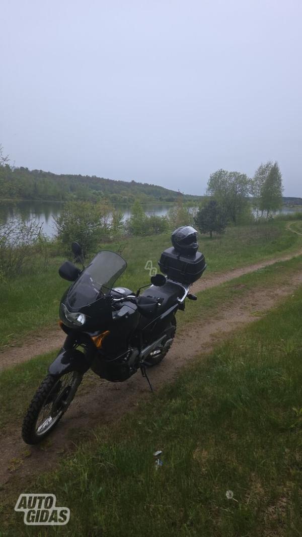 Black Honda Transalp 2002 in Klaipeda, with an engine capacity of 0.65 L and mileage of 76 thousand km for 2100 €, photo 3 on AUTOMOTO.COM.LV