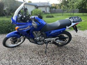 Blue Honda Transalp 2001 in Utena, with an engine capacity of 0.65 L and mileage of 63 thousand km for 2400 €, photo 6 on AUTOMOTO.COM.LV