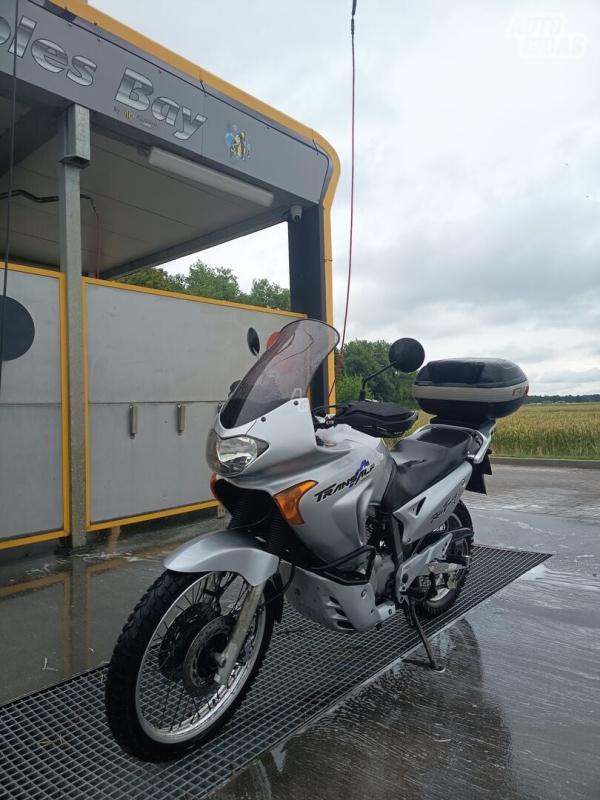 Pelēks Honda Transalp 2001 Širvintos, ar dzinēja tilpumu 0.65 L un nobraukumu 55 tūkst. km par 2200 €, foto 2 vietnē AUTOMOTO.COM.LV