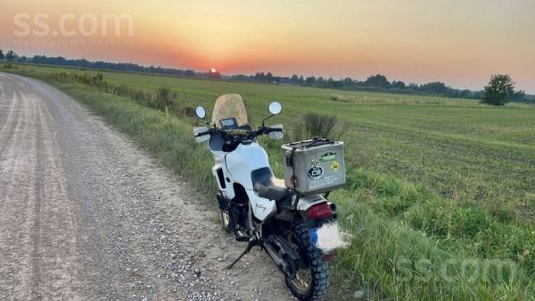 Honda Transalp 1989 Rīga, ar dzinēja tilpumu 0.65 L un nobraukumu 0 tūkst. km par 1500 €, foto 1 vietnē AUTOMOTO.COM.LV