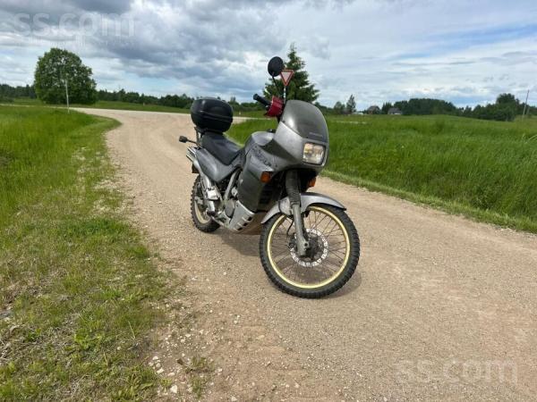 Хонда Transalp 1991 в Резекне, объемом двигателя 0.60 л и пробегом 0 тыс. км за 1500 €, фото 3 на AUTOMOTO.COM.LV