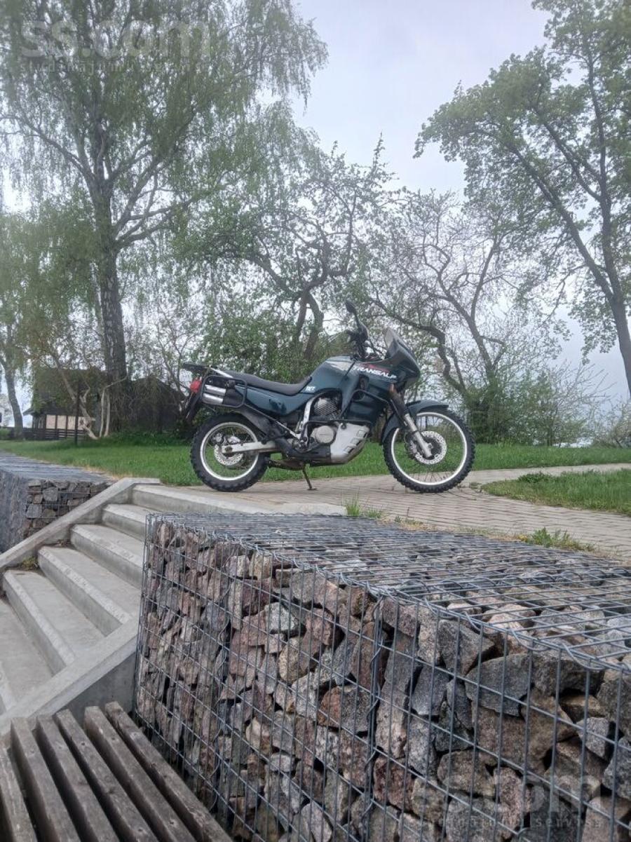 Honda Transalp 2000 Jelgava, ar dzinēja tilpumu 0.60 L un nobraukumu 0 tūkst. km par 1800 €, foto 3 vietnē AUTOMOTO.COM.LV