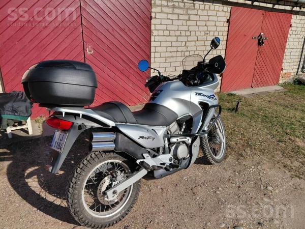 Хонда Transalp 2001 в Вентспилс, объемом двигателя 0.65 л и пробегом 0 тыс. км за 2750 €, фото 4 на AUTOMOTO.COM.LV