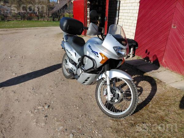 Хонда Transalp 2001 в Вентспилс, объемом двигателя 0.65 л и пробегом 0 тыс. км за 2750 €, фото 5 на AUTOMOTO.COM.LV