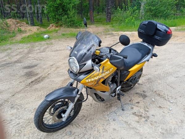 Хонда Transalp 2007 в Даугавпилс, объемом двигателя 0.70 л и пробегом 0 тыс. км за 3300 €, фото 2 на AUTOMOTO.COM.LV