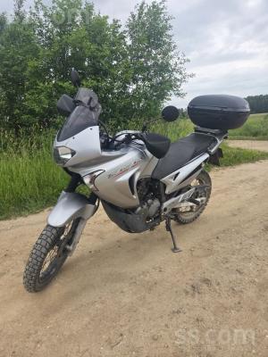 Honda Transalp 2007 Rēzekne, ar dzinēja tilpumu 0.65 L un nobraukumu 0 tūkst. km par 2150 €, foto 5 vietnē AUTOMOTO.COM.LV