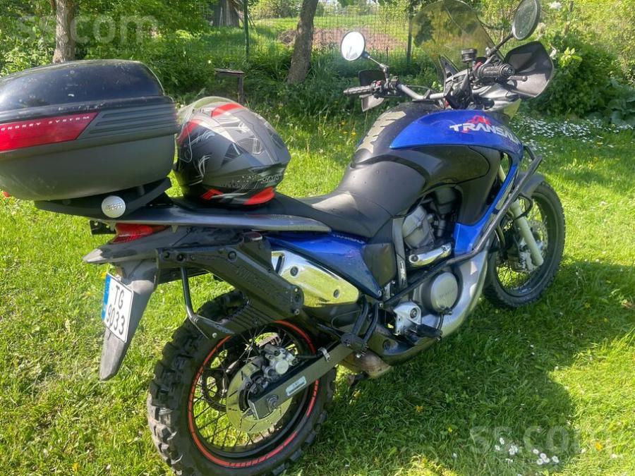 Honda Transalp 2008 Ludza, ar dzinēja tilpumu 0.70 L un nobraukumu 0 tūkst. km par 3700 €, foto 3 vietnē AUTOMOTO.COM.LV
