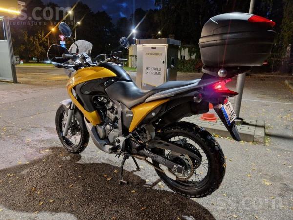 Honda Transalp 2008 Rīga, ar dzinēja tilpumu 0.70 L un nobraukumu 0 tūkst. km par 3900 €, foto 5 vietnē AUTOMOTO.COM.LV