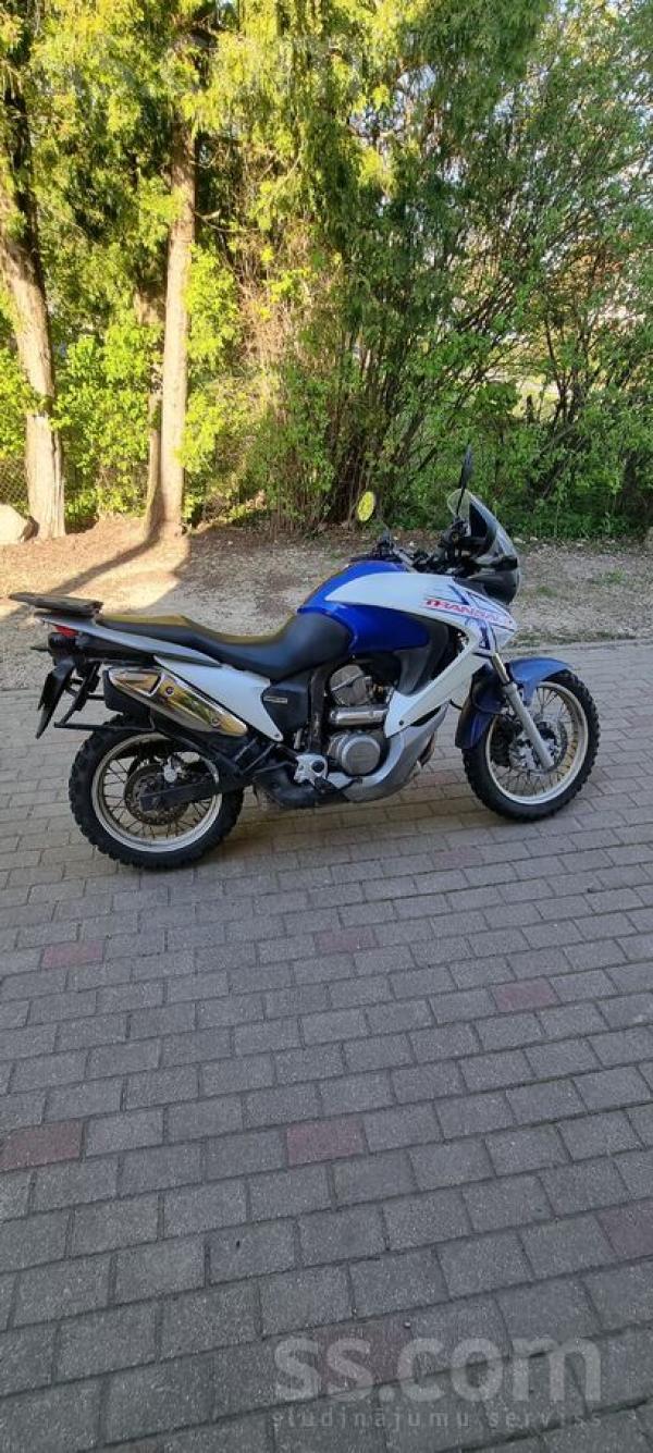 Хонда Transalp 2009 в Рига, объемом двигателя 0.70 л и пробегом 0 тыс. км за 3590 €, фото 1 на AUTOMOTO.COM.LV