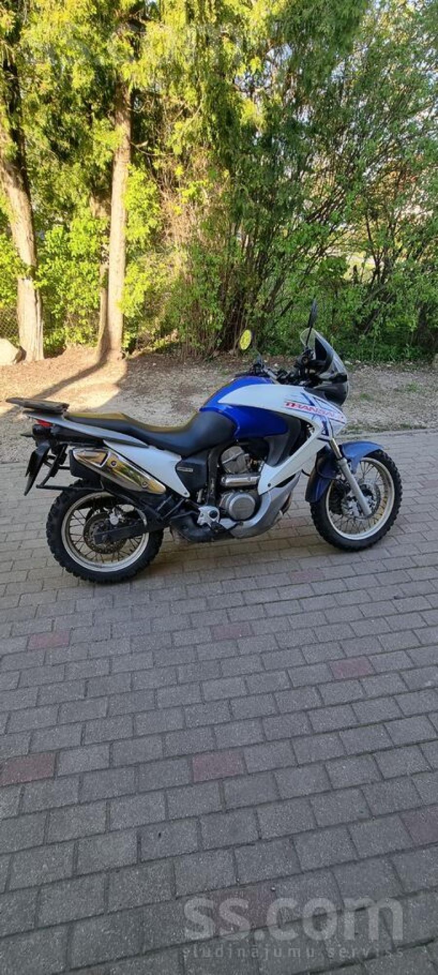 Honda Transalp 2009 Rīga, ar dzinēja tilpumu 0.70 L un nobraukumu 0 tūkst. km par 3590 €, foto 1 vietnē AUTOMOTO.COM.LV