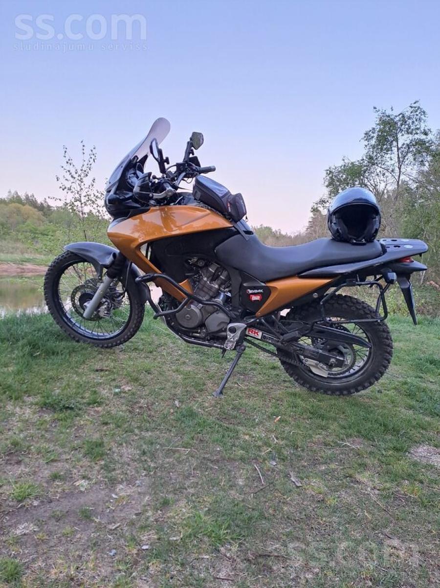 Honda Transalp 2009 in Cesis, with an engine capacity of 0.70 L and mileage of 0 thousand km for 4000 €, photo 3 on AUTOMOTO.COM.LV
