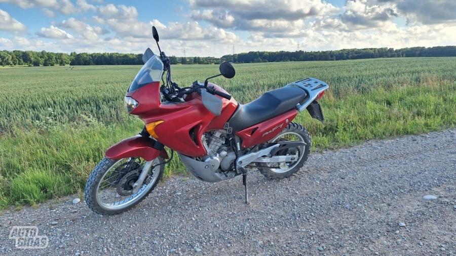 Sarkans Honda Transalp 2000 Kretinga, ar dzinēja tilpumu 0.65 L un nobraukumu 68 tūkst. km par 2200 €, foto 3 vietnē AUTOMOTO.COM.LV