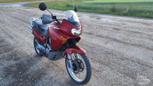 Sarkans Honda Transalp 2000 Kretinga, ar dzinēja tilpumu 0.65 L un nobraukumu 68 tūkst. km par 2200 €, foto 6 vietnē AUTOMOTO.COM.LV