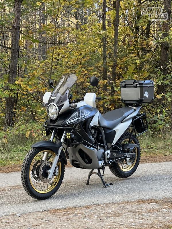Balts Honda Transalp 2013 Druskininkai, ar dzinēja tilpumu 0.70 L un nobraukumu 61 tūkst. km par 3999 €, foto 1 vietnē AUTOMOTO.COM.LV