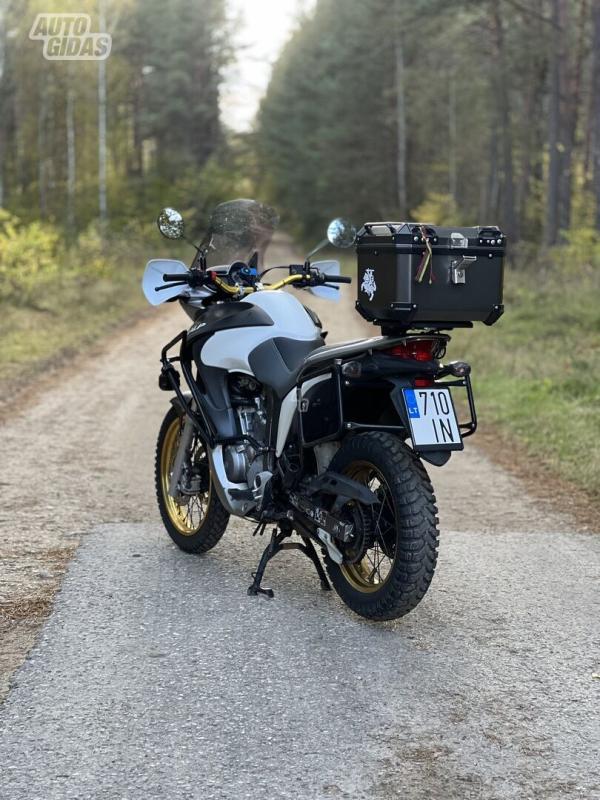 Balts Honda Transalp 2013 Druskininkai, ar dzinēja tilpumu 0.70 L un nobraukumu 61 tūkst. km par 3999 €, foto 3 vietnē AUTOMOTO.COM.LV