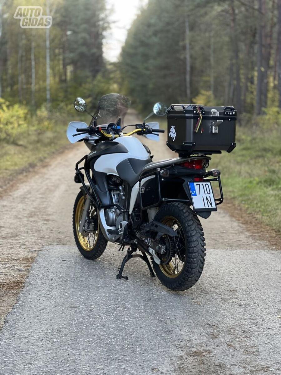 Balts Honda Transalp 2013 Druskininkai, ar dzinēja tilpumu 0.70 L un nobraukumu 61 tūkst. km par 3999 €, foto 3 vietnē AUTOMOTO.COM.LV