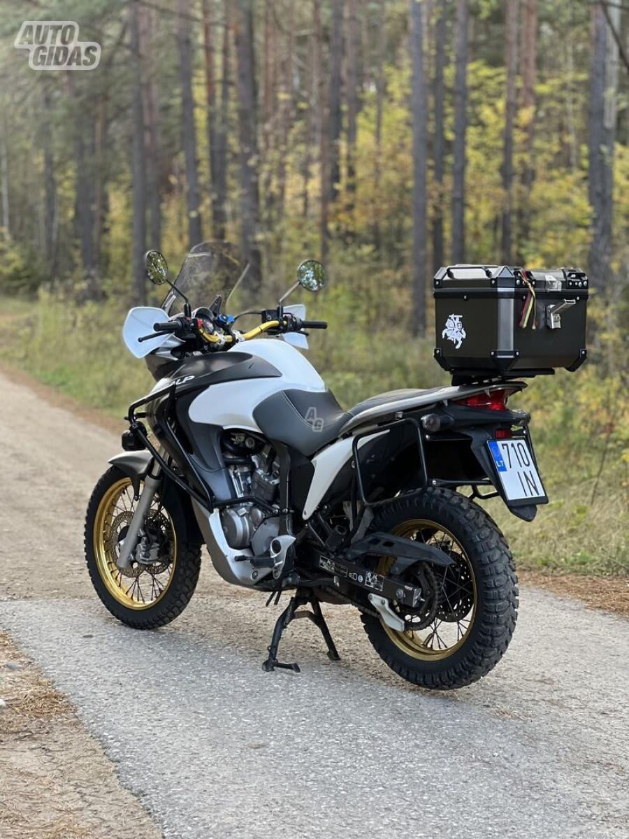 Balts Honda Transalp 2013 Druskininkai, ar dzinēja tilpumu 0.70 L un nobraukumu 61 tūkst. km par 3999 €, foto 4 vietnē AUTOMOTO.COM.LV