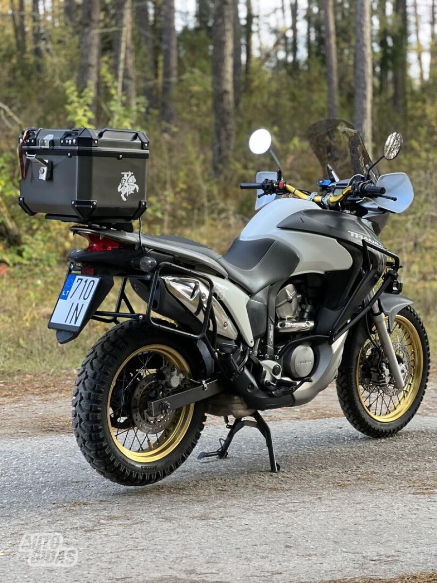 Balts Honda Transalp 2013 Druskininkai, ar dzinēja tilpumu 0.70 L un nobraukumu 61 tūkst. km par 3999 €, foto 6 vietnē AUTOMOTO.COM.LV