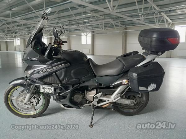 Black Honda Varadero 1000 2007 in Tartu, with an engine capacity of 1.00 L and mileage of 58 thousand km for 5199 €, photo 6 on AUTOMOTO.COM.LV