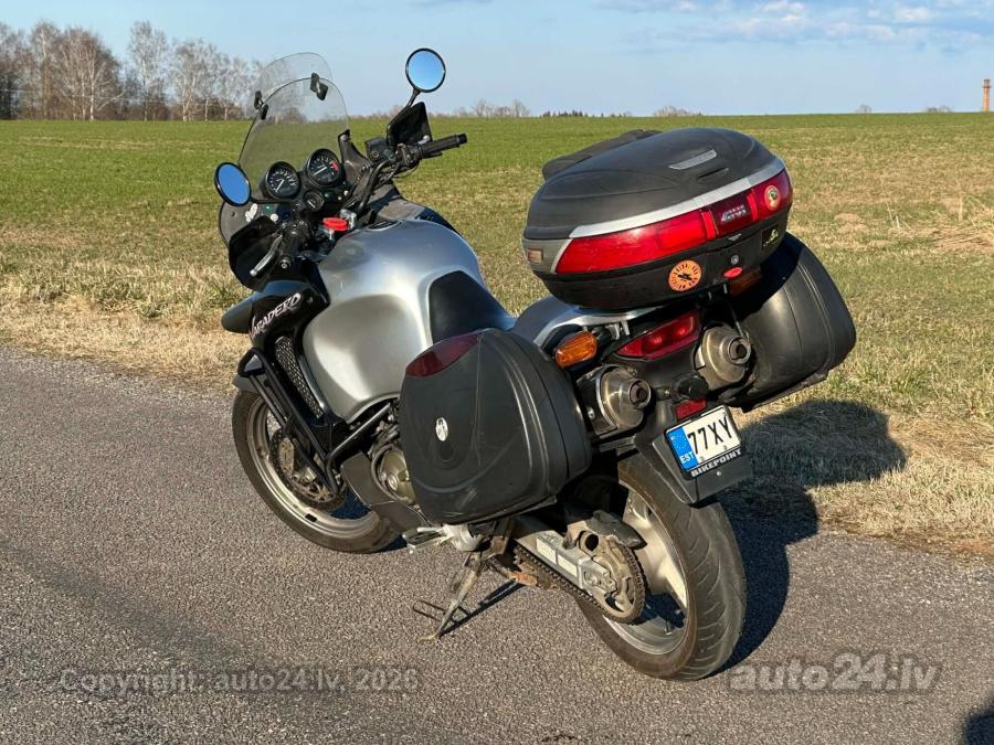 Pelēks Honda Varadero 1000 2001 Tallina, ar dzinēja tilpumu 1.00 L un nobraukumu 79 tūkst. km par 3000 €, foto 3 vietnē AUTOMOTO.COM.LV