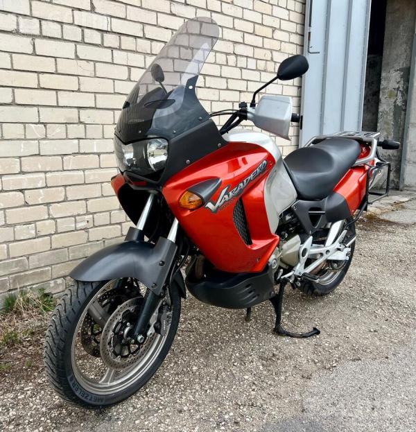 Honda Varadero 1000 1999 Rīga, ar dzinēja tilpumu 1.00 L un nobraukumu 0 tūkst. km par 2250 €, foto 4 vietnē AUTOMOTO.COM.LV