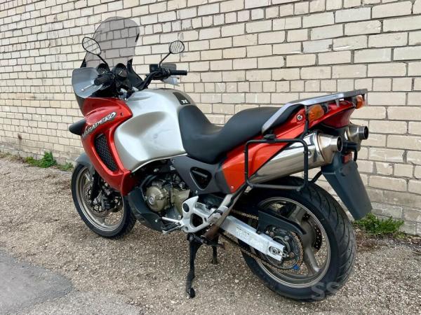 Honda Varadero 1000 1999 Rīga, ar dzinēja tilpumu 1.00 L un nobraukumu 0 tūkst. km par 2250 €, foto 5 vietnē AUTOMOTO.COM.LV