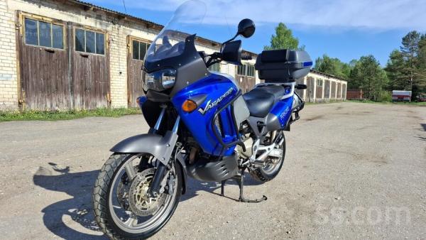 Honda Varadero 1000 2001 Valmiera, ar dzinēja tilpumu 1.00 L un nobraukumu 0 tūkst. km par 3000 €, foto 1 vietnē AUTOMOTO.COM.LV