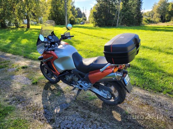 Orange Honda Varadero 1000 1999 in Narva, with an engine capacity of 1.00 L and mileage of 44 thousand km for 2100 €, photo 6 on AUTOMOTO.COM.LV