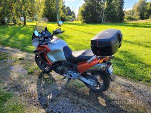Oranžs Honda Varadero 1000 1999 Narva, ar dzinēja tilpumu 1.00 L un nobraukumu 44 tūkst. km par 2100 €, foto 6 vietnē AUTOMOTO.COM.LV