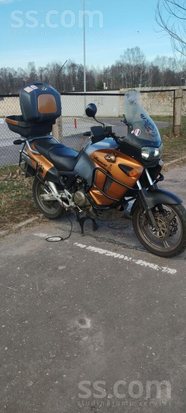 Honda Varadero 1999 Rīga, ar dzinēja tilpumu 1.00 L un nobraukumu 0 tūkst. km par 2850 €, foto 1 vietnē AUTOMOTO.COM.LV