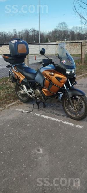 Honda Varadero 1999 Rīga, ar dzinēja tilpumu 1.00 L un nobraukumu 0 tūkst. km par 2850 €, foto  vietnē AUTOMOTO.COM.LV