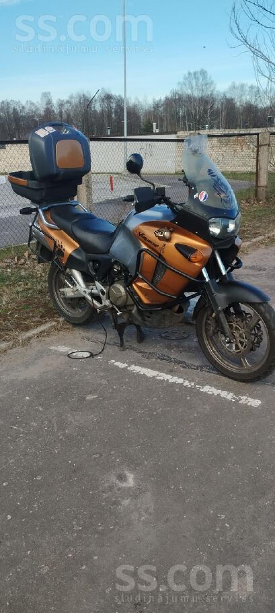 Honda Varadero 1999 Rīga, ar dzinēja tilpumu 1.00 L un nobraukumu 0 tūkst. km par 2850 €, foto 1 vietnē AUTOMOTO.COM.LV