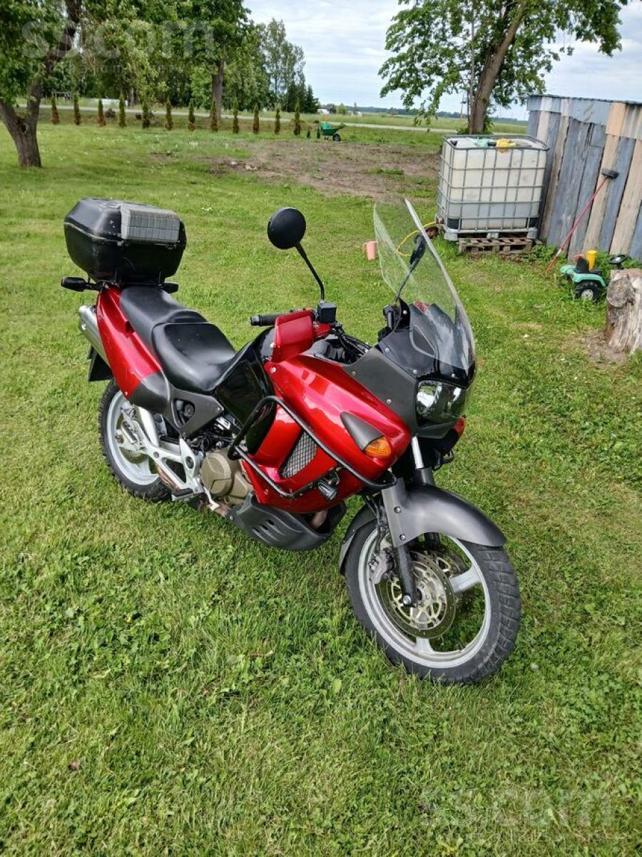 Honda Varadero 1999 in Jelgava, with an engine capacity of 1.00 L and mileage of 0 thousand km for 2600 €, photo 3 on AUTOMOTO.COM.LV