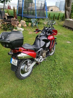 Honda Varadero 1999 in Jelgava, with an engine capacity of 1.00 L and mileage of 0 thousand km for 2600 €, photo 5 on AUTOMOTO.COM.LV