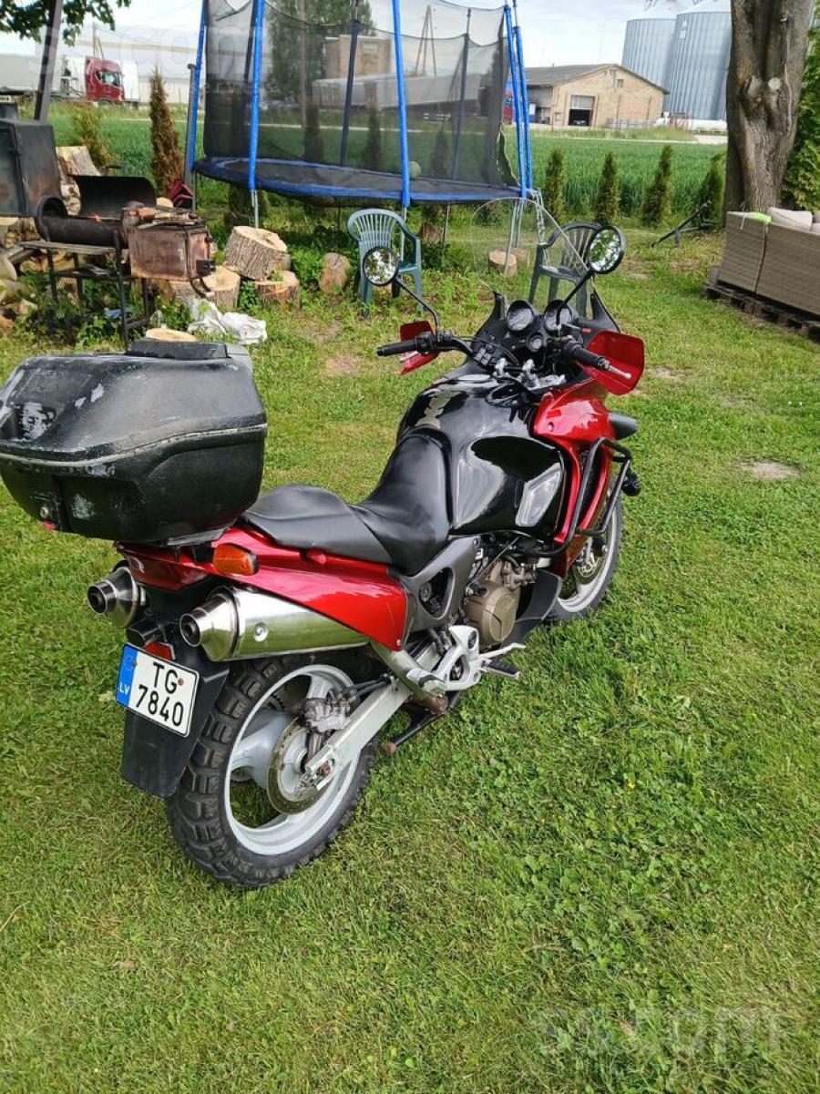 Honda Varadero 1999 in Jelgava, with an engine capacity of 1.00 L and mileage of 0 thousand km for 2600 €, photo 5 on AUTOMOTO.COM.LV