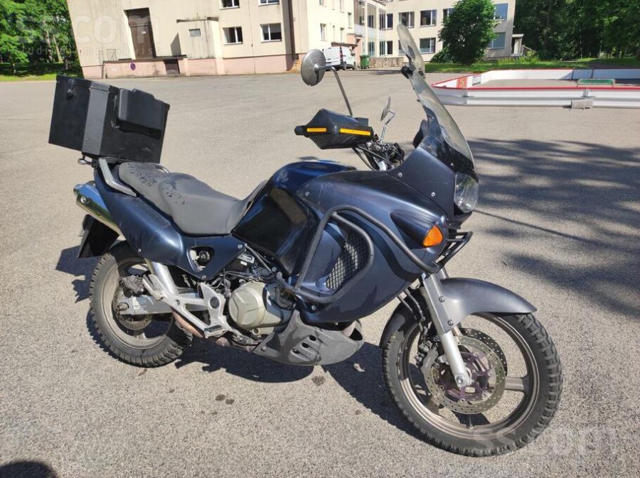 Honda Varadero 1999 Ogre, ar dzinēja tilpumu 1.00 L un nobraukumu 0 tūkst. km par 2200 €, foto 1 vietnē AUTOMOTO.COM.LV