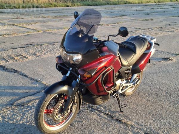 Хонда Varadero 1999 в Даугавпилс на AUTOMOTO.COM.LV Хонда Varadero 1999 в Даугавпилс, объемом двигателя 1.00 л и пробегом 0 тыс. км за 2400 €, фото 1 на AUTOMOTO.COM.LV