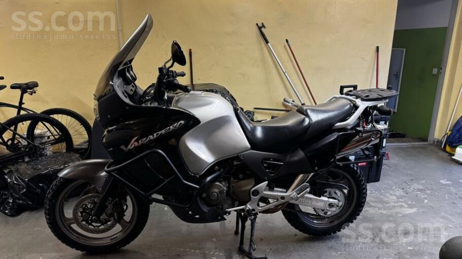 Honda Varadero 2000 Rīga, ar dzinēja tilpumu 1.00 L un nobraukumu 0 tūkst. km par 3500 €, foto 9 vietnē AUTOMOTO.COM.LV