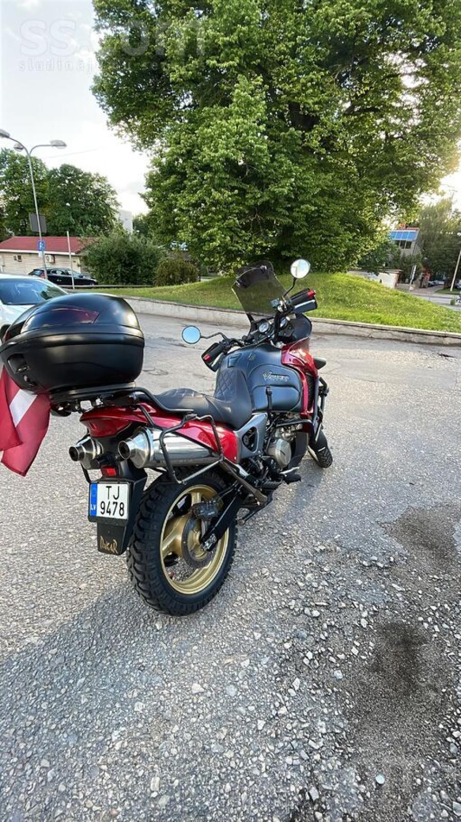 Honda Varadero 2000 in Riga, with an engine capacity of 1.00 L and mileage of 0 thousand km for 3300 €, photo 6 on AUTOMOTO.COM.LV