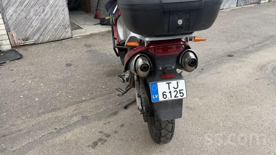 Honda Varadero 2000 Rīga, ar dzinēja tilpumu 1.00 L un nobraukumu 0 tūkst. km par 2500 €, foto 3 vietnē AUTOMOTO.COM.LV