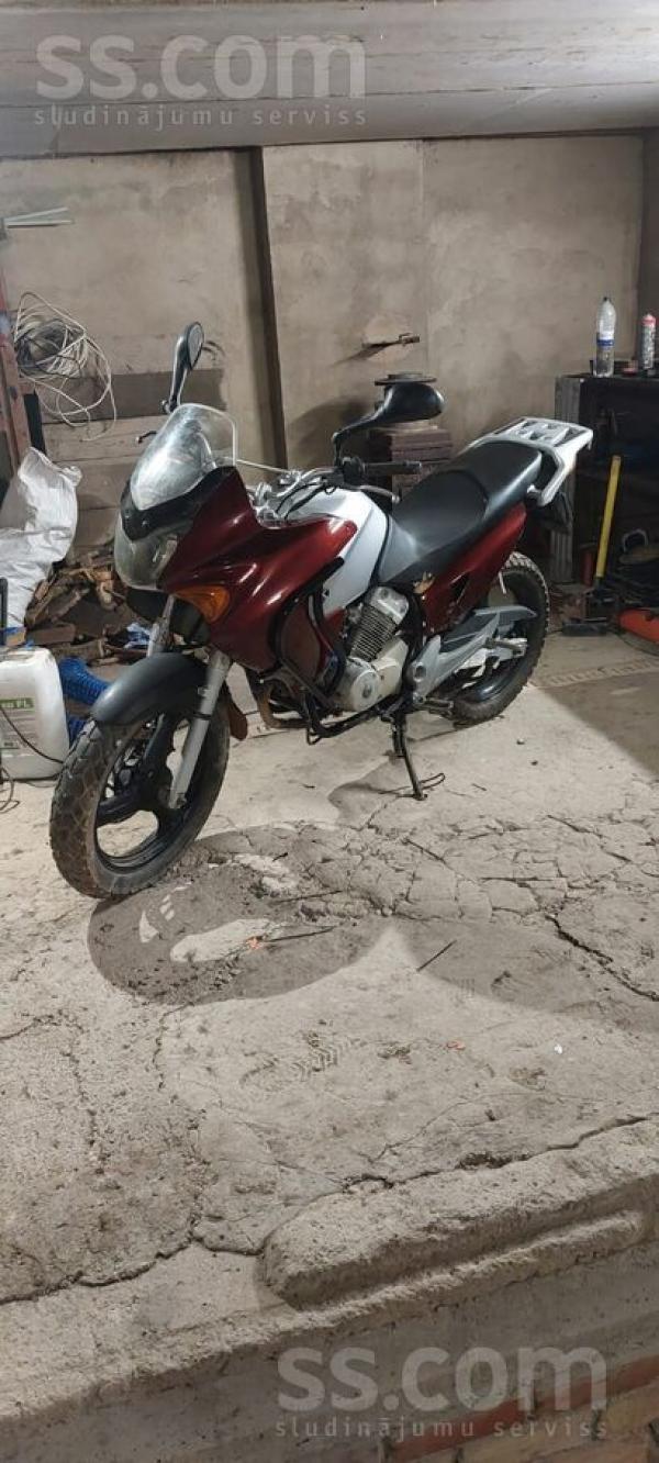 Honda Varadero 2001 Bauska, ar dzinēja tilpumu 0.13 L un nobraukumu 0 tūkst. km par 1400 €, foto 6 vietnē AUTOMOTO.COM.LV