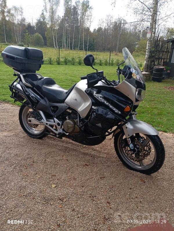 Honda Varadero 2001 Rīga, ar dzinēja tilpumu 1.00 L un nobraukumu 0 tūkst. km par 2650 €, foto 1 vietnē AUTOMOTO.COM.LV