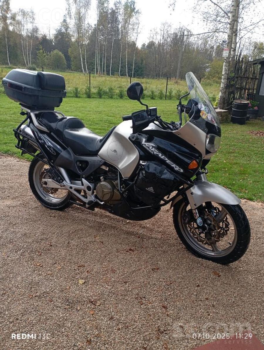 Honda Varadero 2001 in Riga, with an engine capacity of 1.00 L and mileage of 0 thousand km for 2650 €, photo 1 on AUTOMOTO.COM.LV