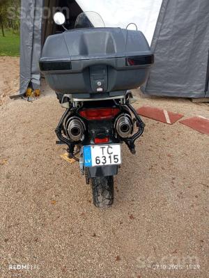 Honda Varadero 2001 in Riga, with an engine capacity of 1.00 L and mileage of 0 thousand km for 2650 €, photo 3 on AUTOMOTO.COM.LV