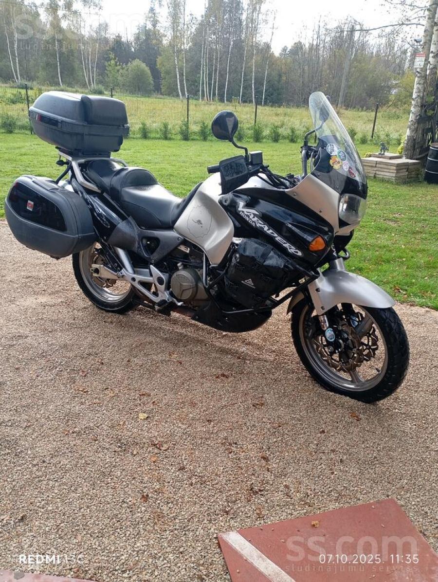 Honda Varadero 2001 in Riga, with an engine capacity of 1.00 L and mileage of 0 thousand km for 2650 €, photo 4 on AUTOMOTO.COM.LV