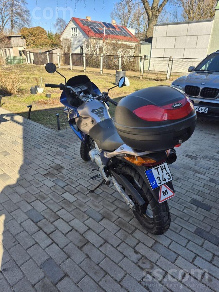 Honda Varadero 2002 in Liepaja, with an engine capacity of 0.13 L and mileage of 0 thousand km for 1999 €, photo 4 on AUTOMOTO.COM.LV