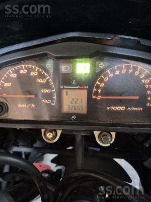 Honda Varadero 2002 in Liepaja, with an engine capacity of 0.13 L and mileage of 0 thousand km for 1999 €, photo 5 on AUTOMOTO.COM.LV