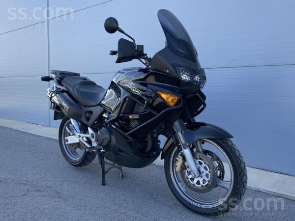 Honda Varadero 2003 Preiļi, ar dzinēja tilpumu 1.00 L un nobraukumu 0 tūkst. km par 3950 €, foto 3 vietnē AUTOMOTO.COM.LV