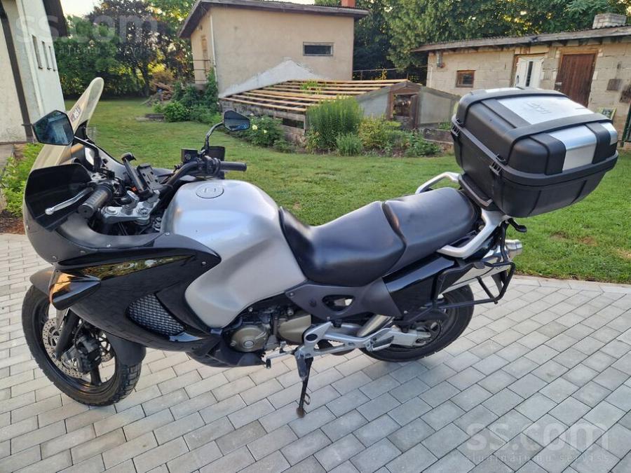 Honda Varadero 2003 Tukums, ar dzinēja tilpumu 1.00 L un nobraukumu 0 tūkst. km par 3100 €, foto 1 vietnē AUTOMOTO.COM.LV