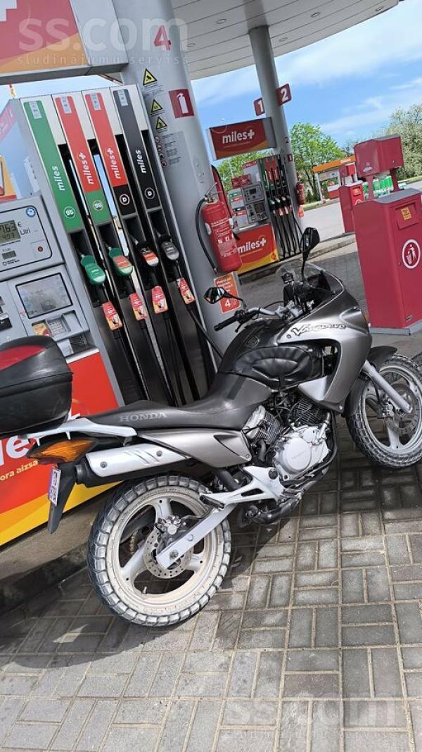 Honda Varadero 2004 Madona, ar dzinēja tilpumu 0.13 L un nobraukumu 0 tūkst. km par 2350 €, foto 1 vietnē AUTOMOTO.COM.LV